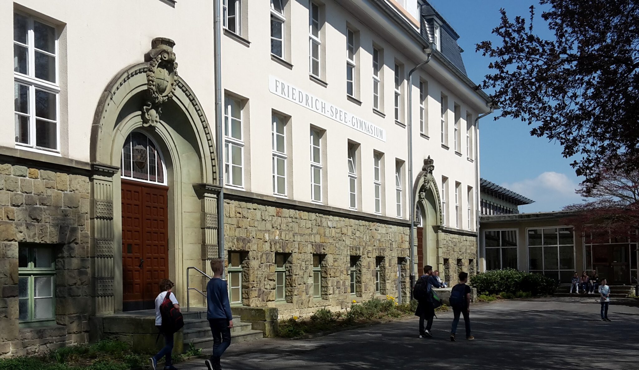 Virtueller Rundgang durch unsere Schule – Friedrich-Spee-Gymnasium Rüthen Virtueller Rundgang durch unsere Schule – Friedrich-Spee-Gymnasium Rüthen